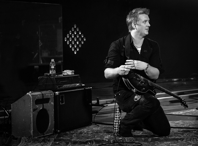 Josh Homme é quase morto por atriz de One Tree Hill | TMDQA!